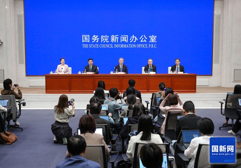 中国人民银行副行长邹澜出席国新办新闻发布会并答记者问